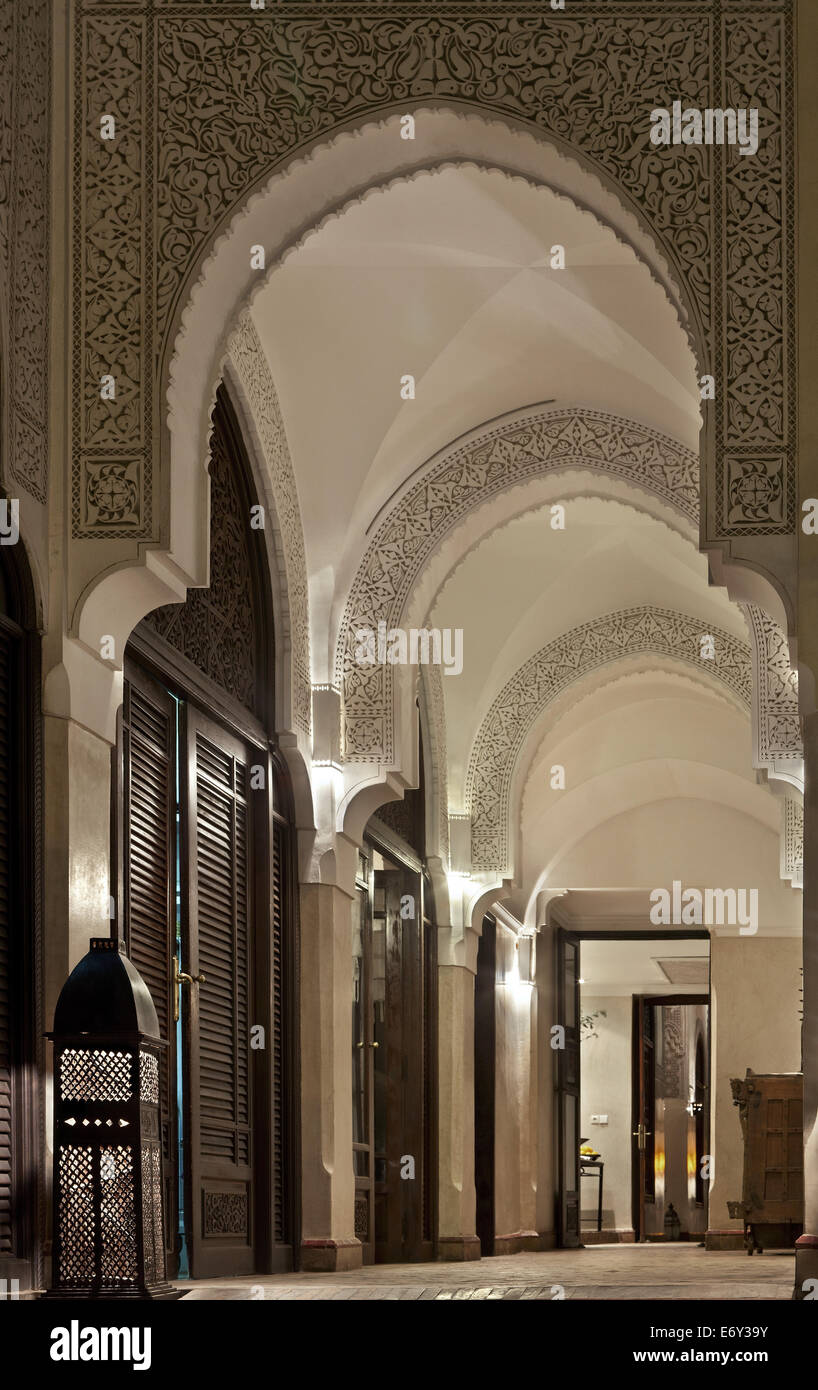 Arched passageway hi-res stock photography and images - Alamy