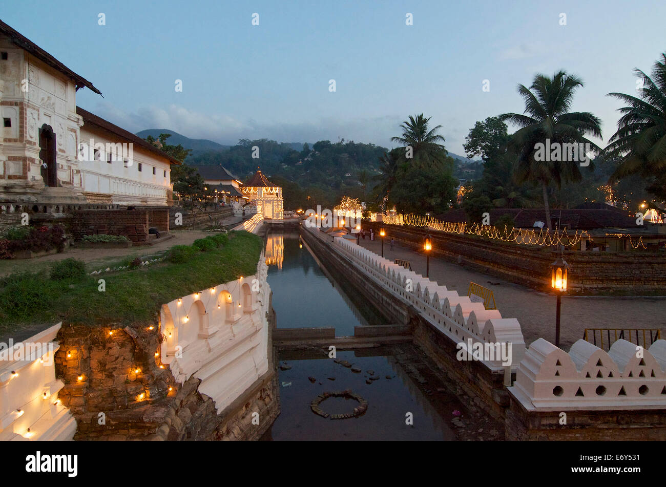 Dalada maligawa hi-res stock photography and images - Alamy