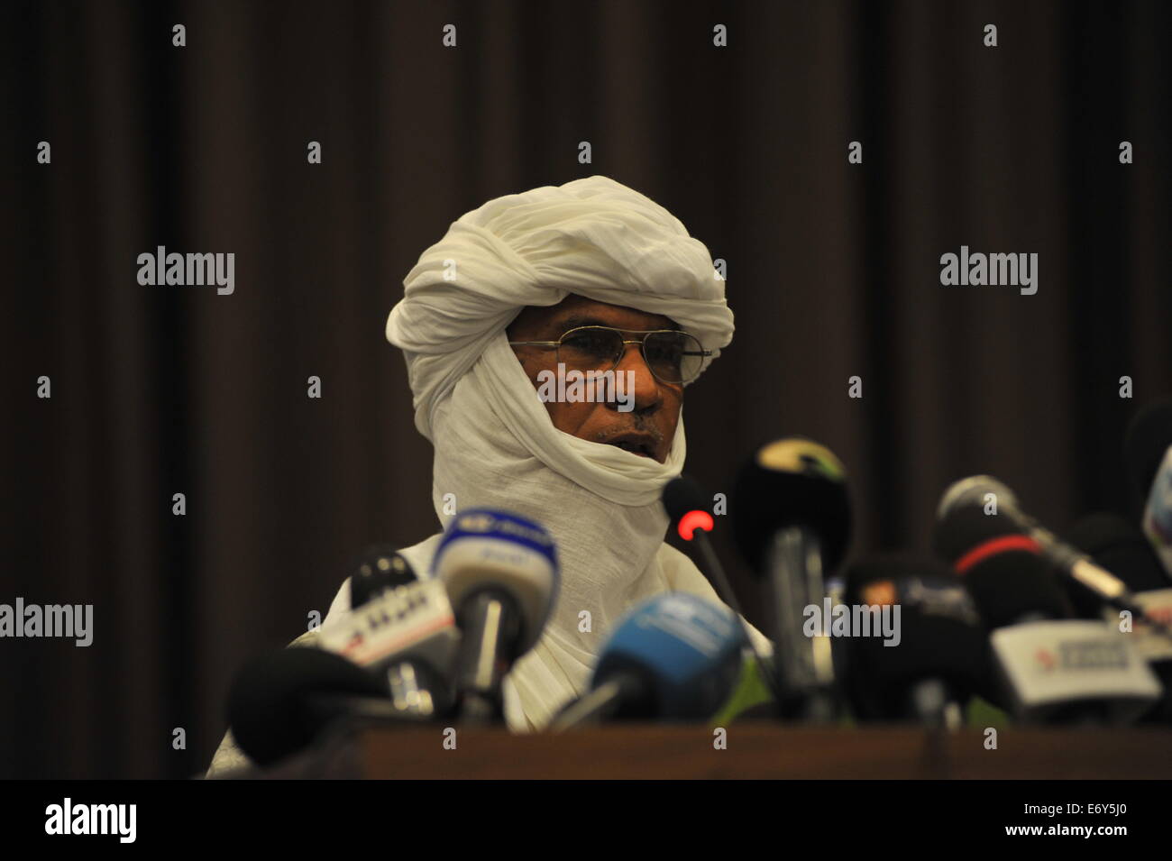 Clinching hi-res stock photography and images - Alamy