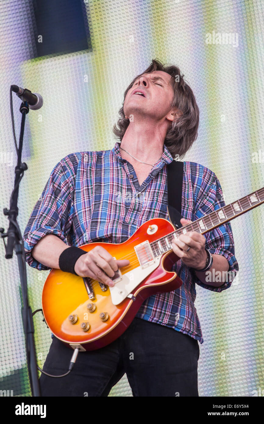 Terrence Reis of The Straits performs live at Rewind North - The 80's ...