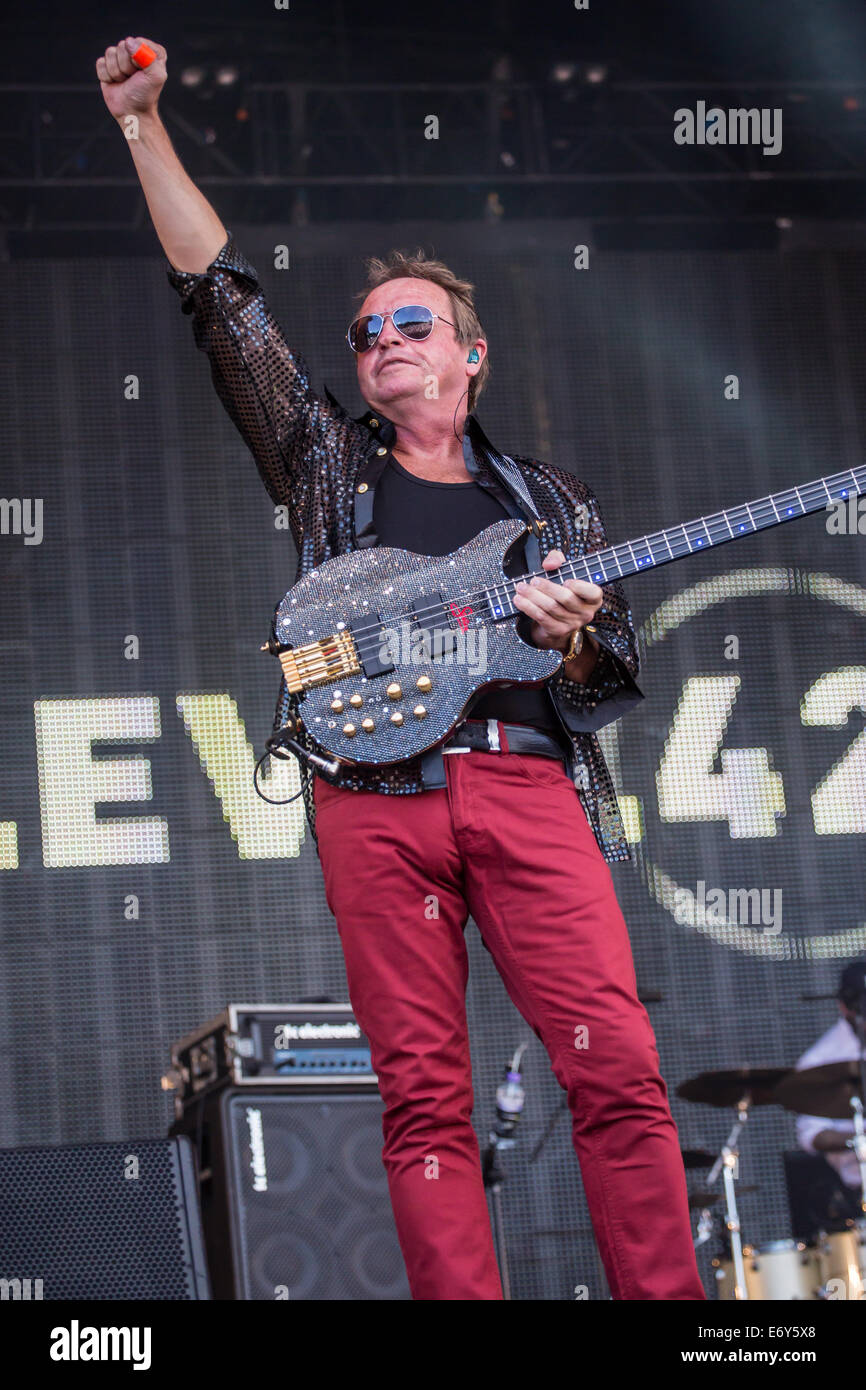 Level 42 perform live at Rewind North - The 80's Festival - Capesthorne ...