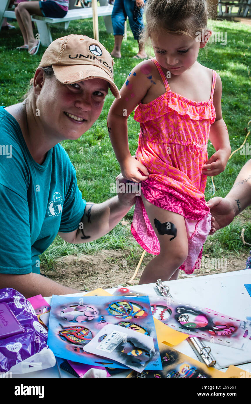 Family picnic reunion fun Stock Photo - Alamy