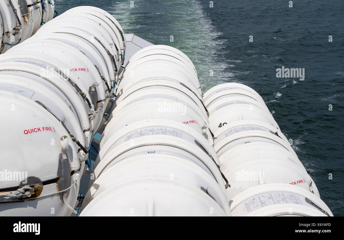 Sinking ship life boat hi-res stock photography and images - Alamy