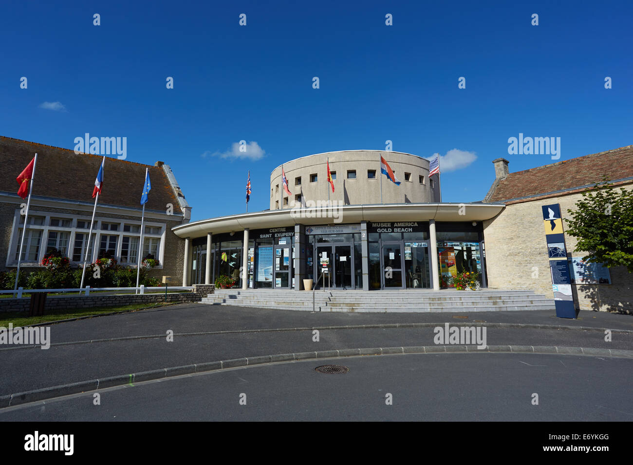 Gold beach memorial hi-res stock photography and images - Alamy