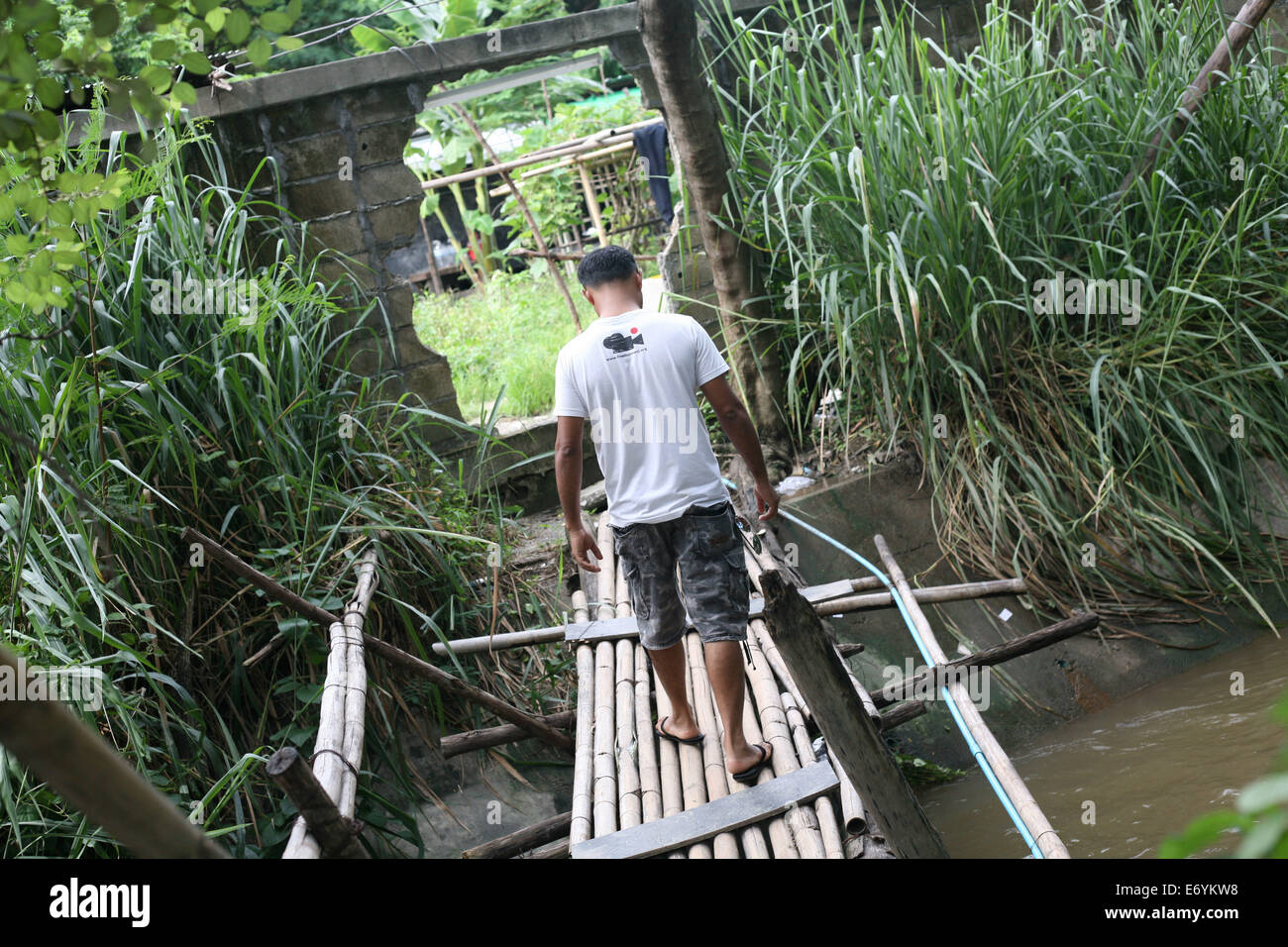 Overcrowded slums hi-res stock photography and images - Alamy