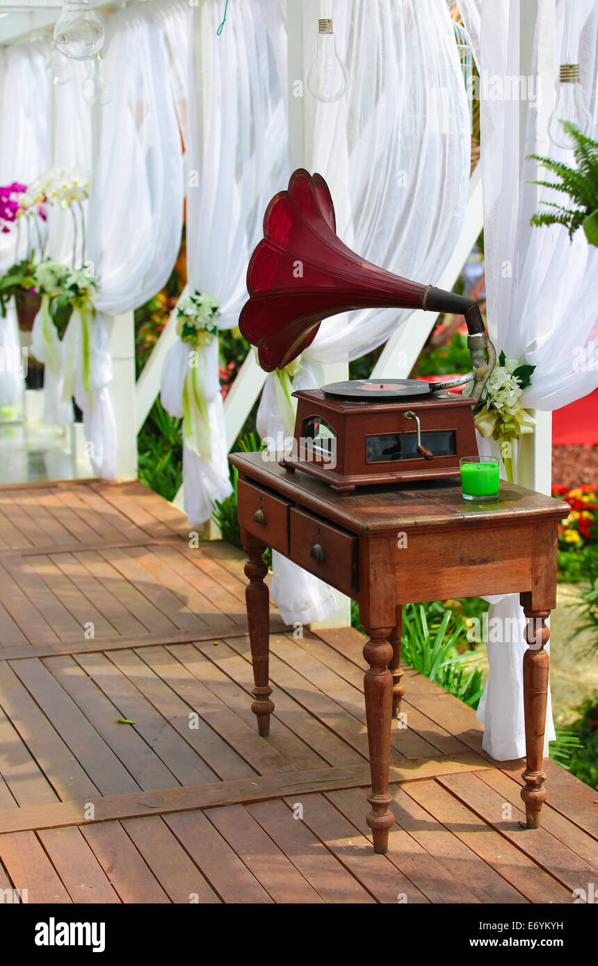 Vintage vinyl record player deco at a wedding corridor Stock Photo - Alamy