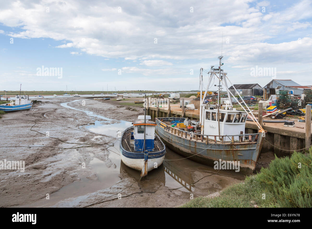 Beached fishing boats hi-res stock photography and images - Alamy