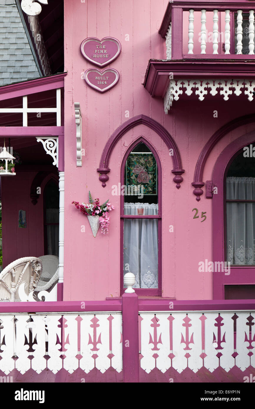 Gothic cottage windows hi-res stock photography and images - Alamy