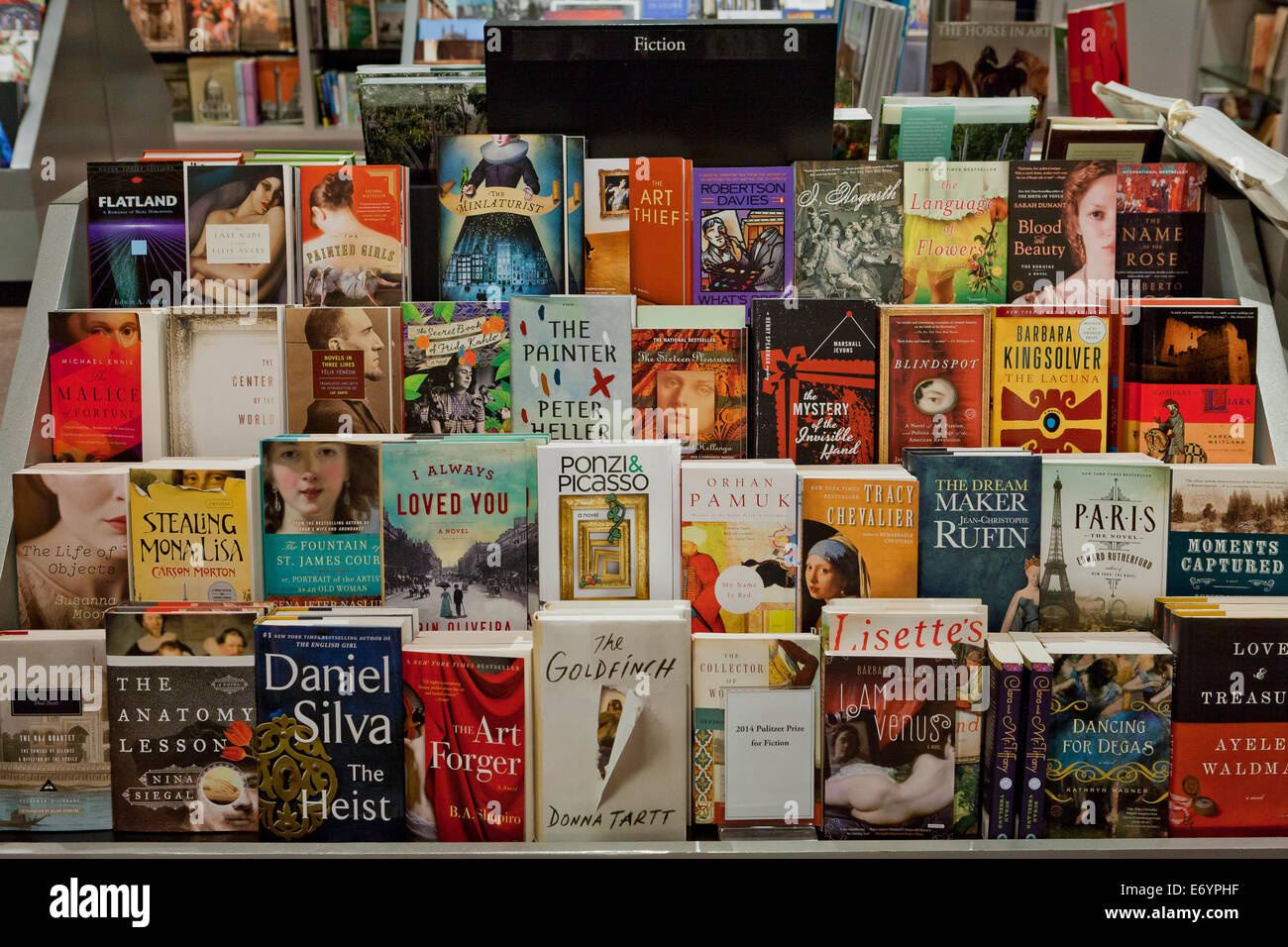 Bookstore shelf of fiction books hi-res stock photography and images ...