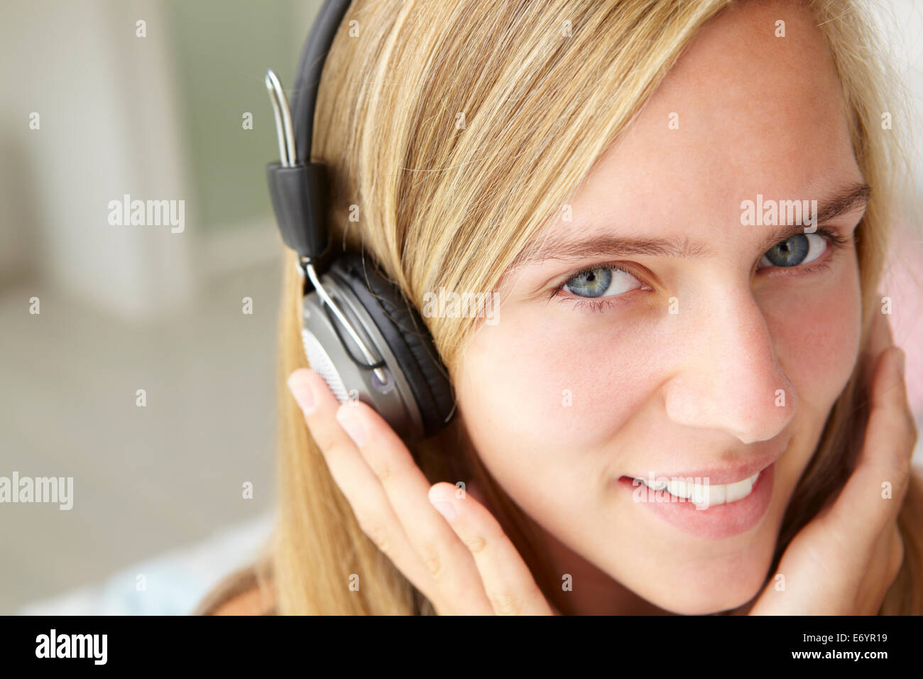 Teenage girl wearing headphones Stock Photo - Alamy