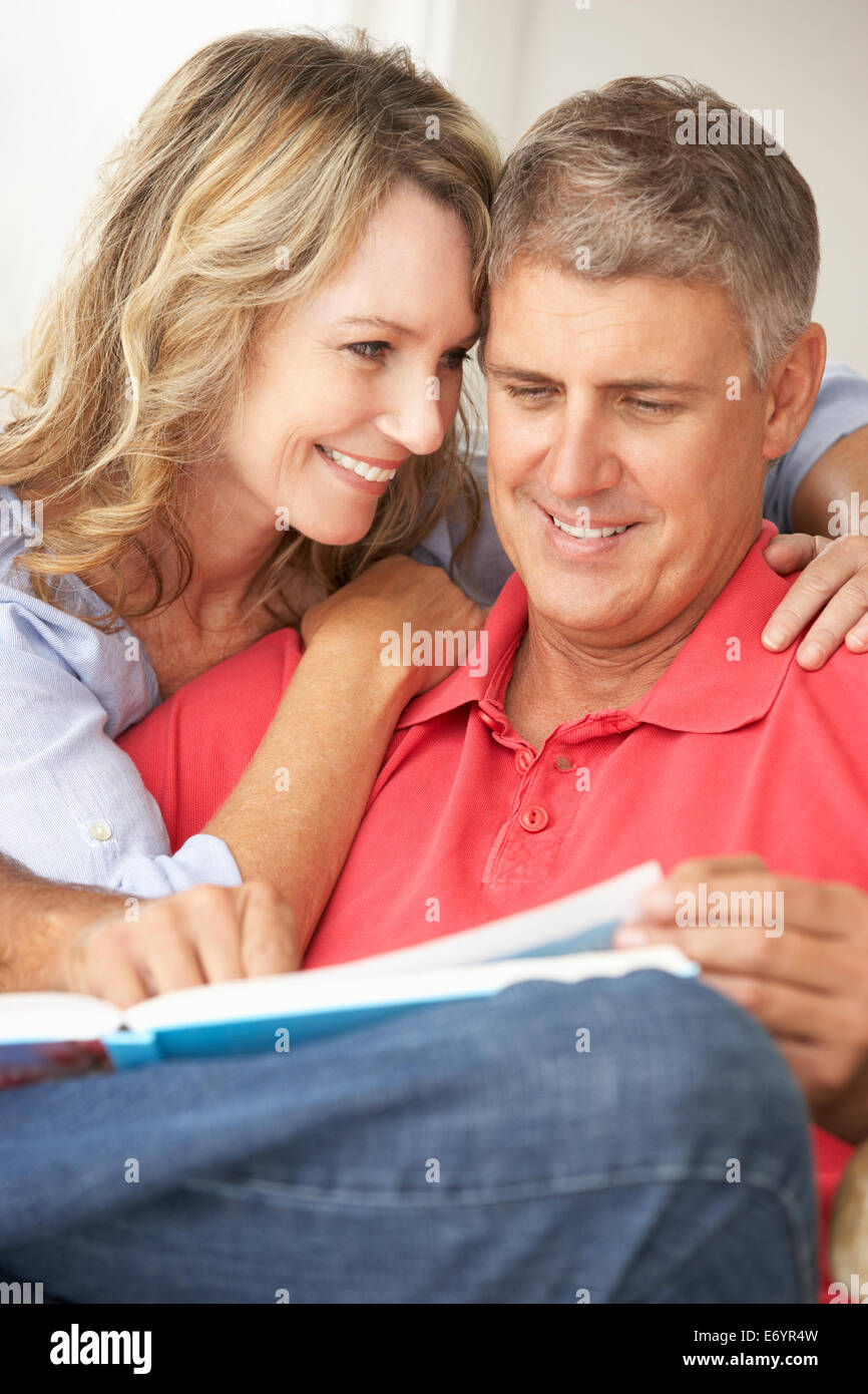Couple reading book hi-res stock photography and images - Alamy