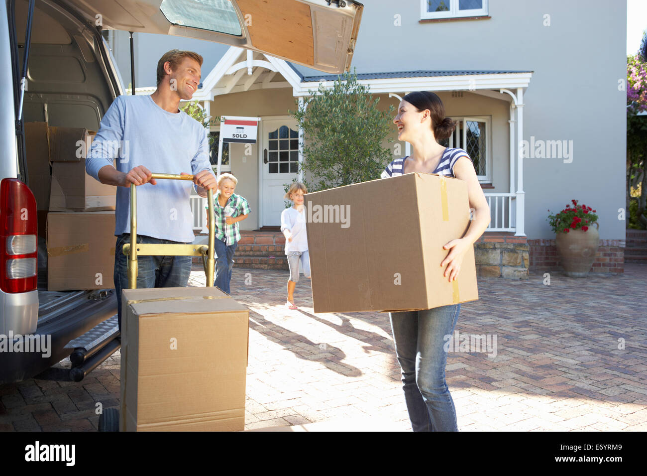Family moving house Stock Photo - Alamy