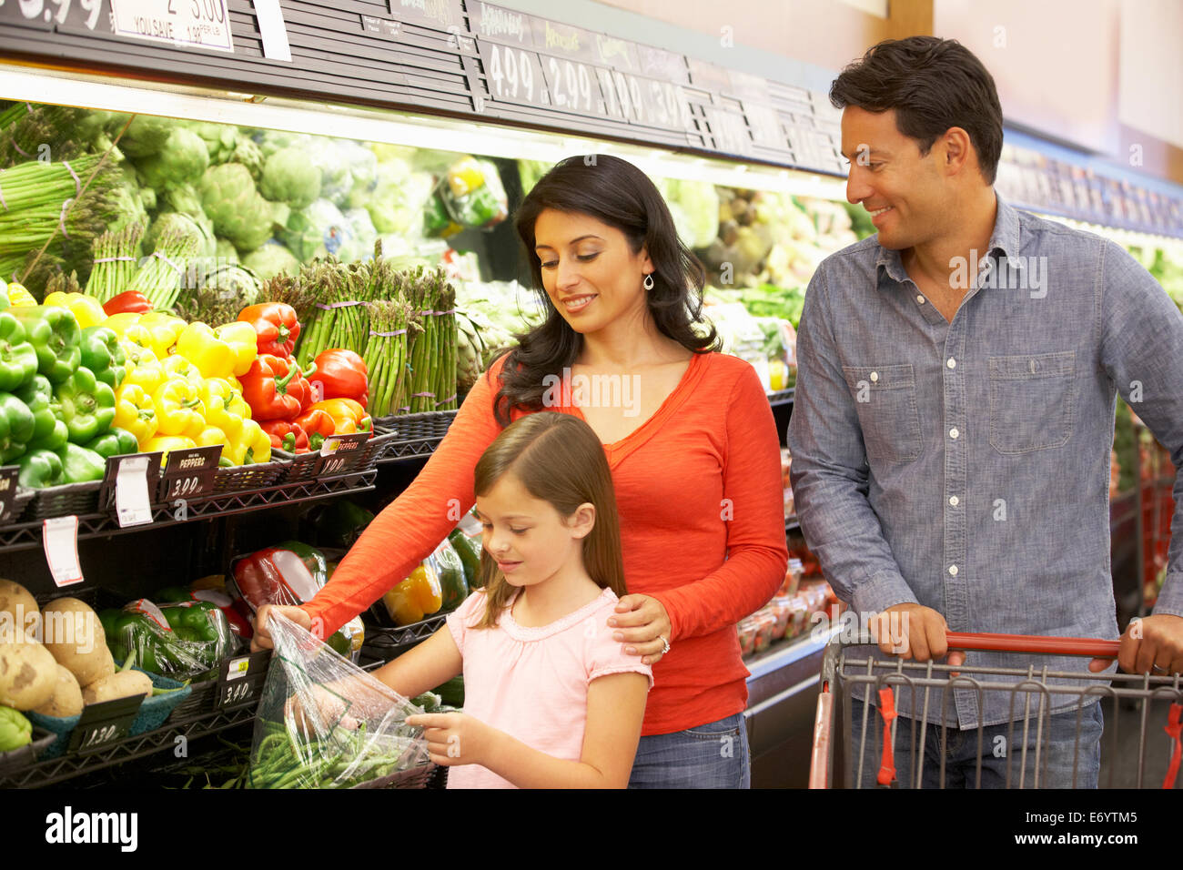 Family shopping in supermarket Stock Photo - Alamy