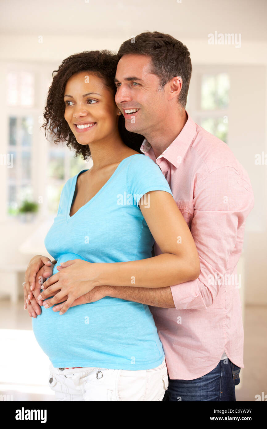 Couple expecting baby Stock Photo - Alamy