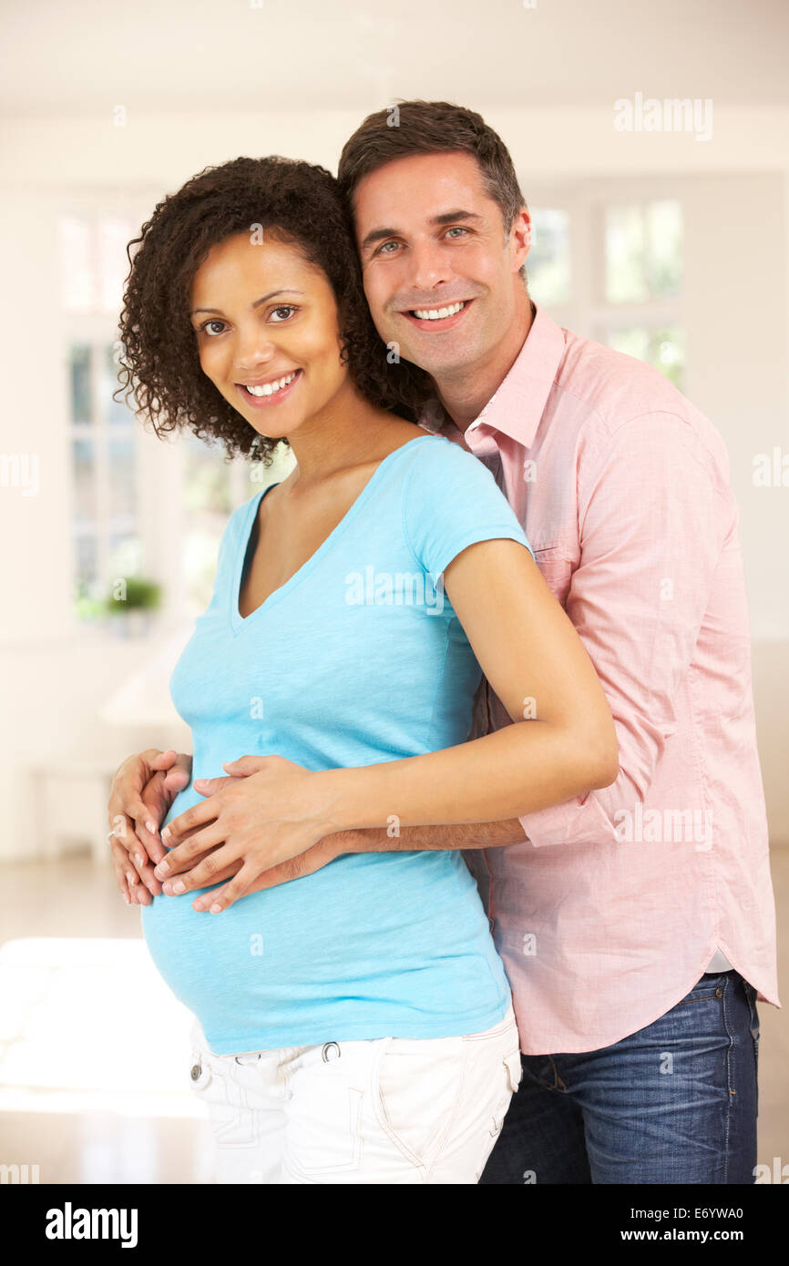 Couple expecting baby Stock Photo - Alamy