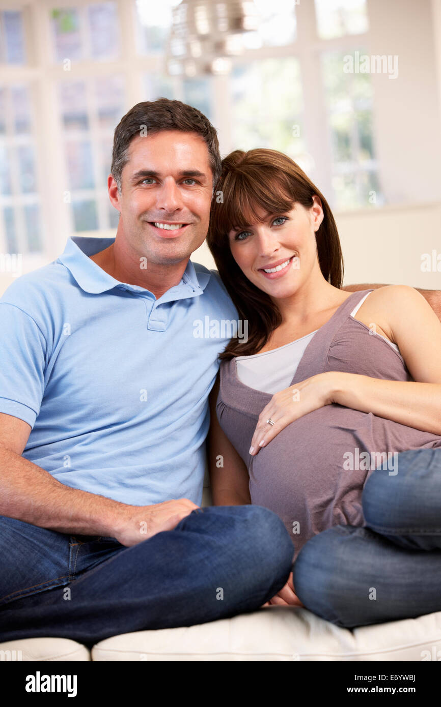 Couple expecting baby Stock Photo - Alamy