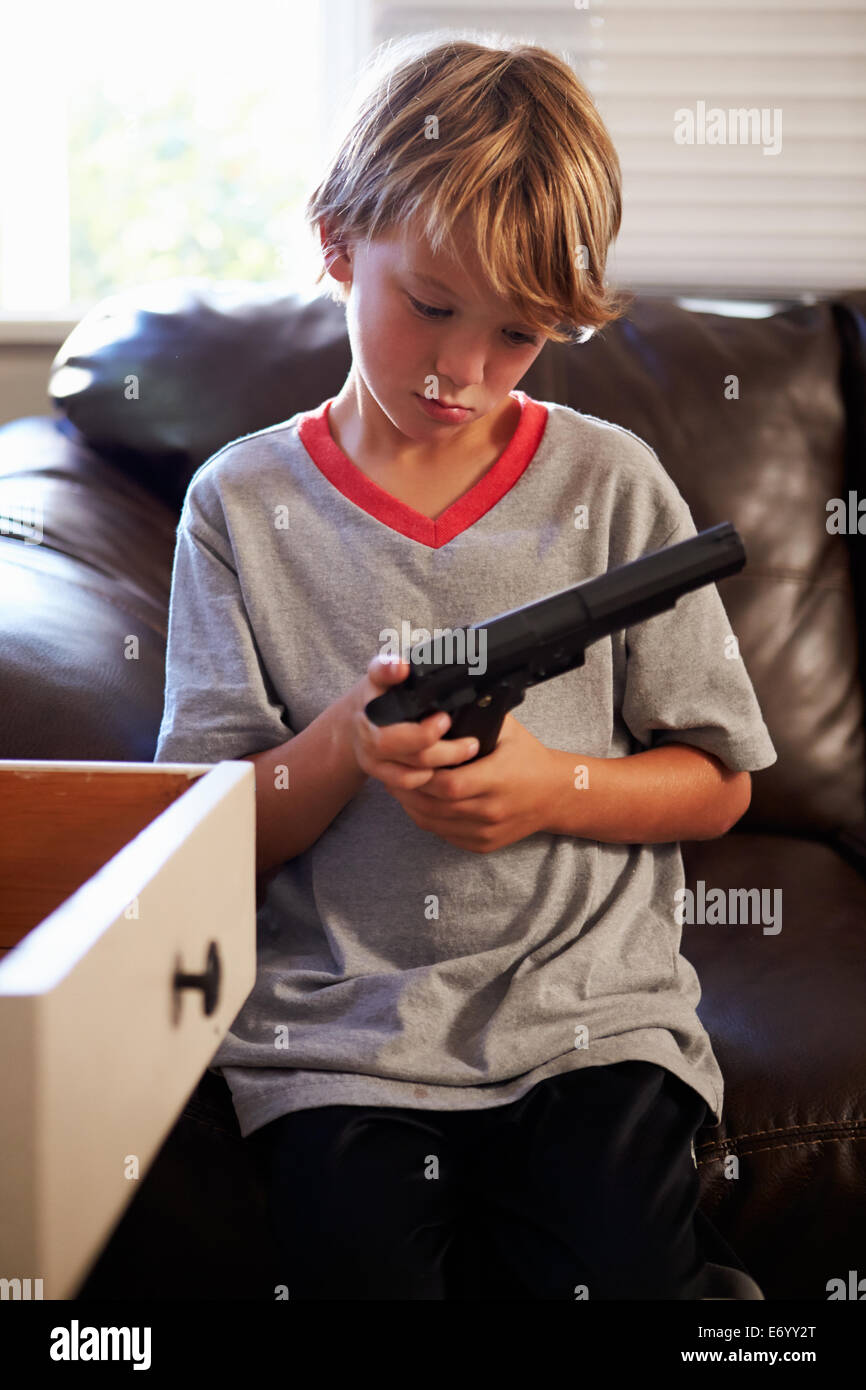 Child gun boy hi-res stock photography and images - Alamy