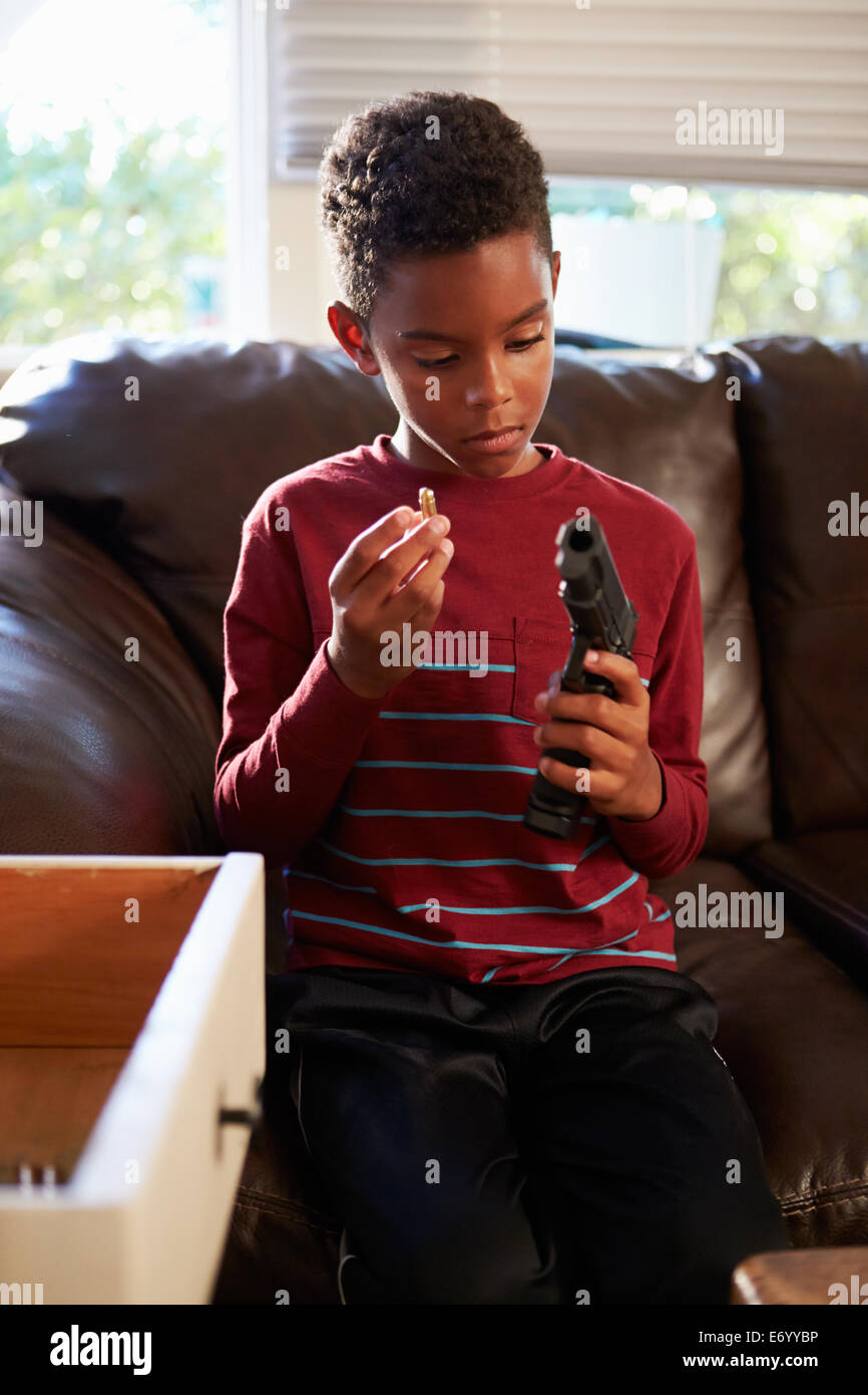 Child gun boy hi-res stock photography and images - Alamy