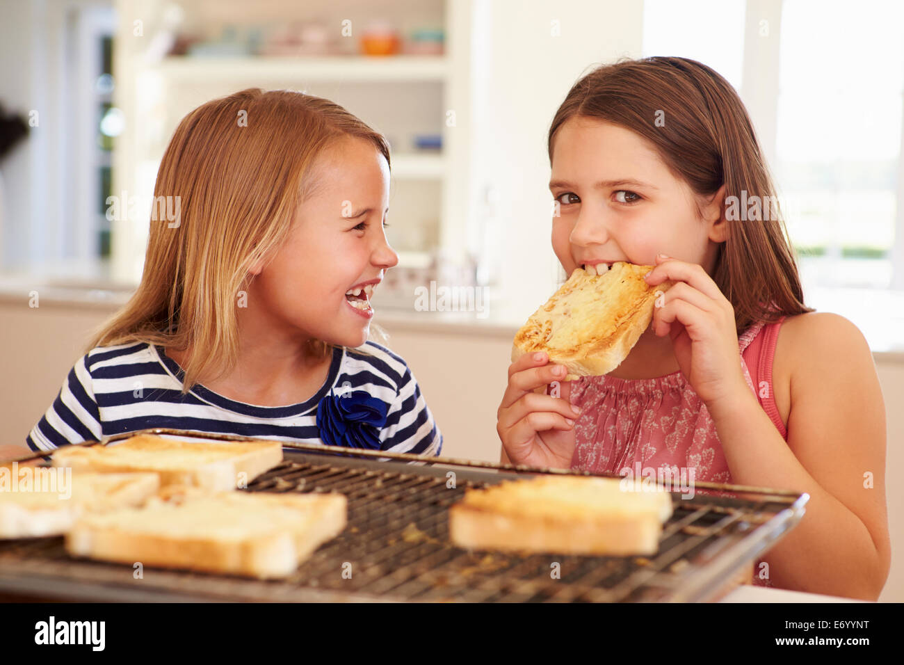 Two girls hi-res stock photography and images - Alamy