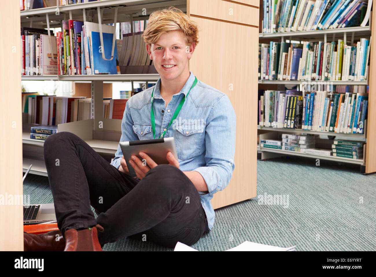 Digital library hi-res stock photography and images - Alamy