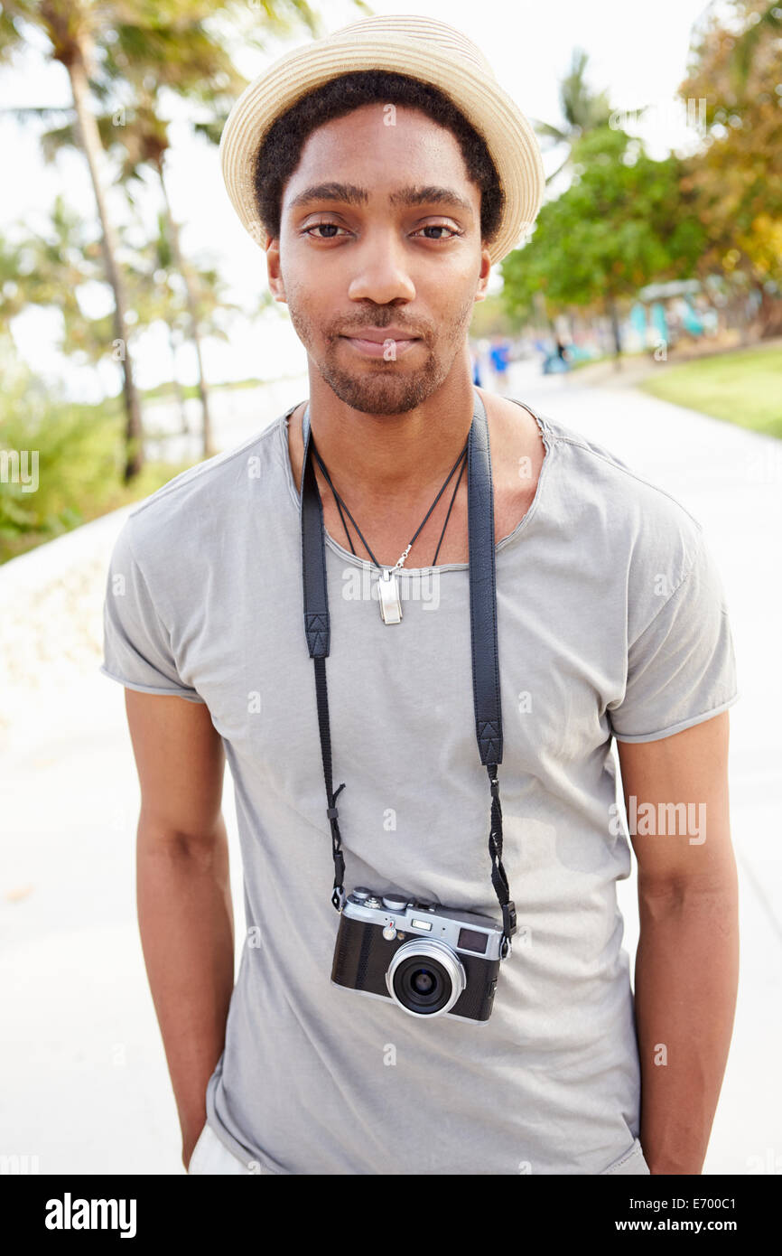 Tourist man camera hi-res stock photography and images - Alamy