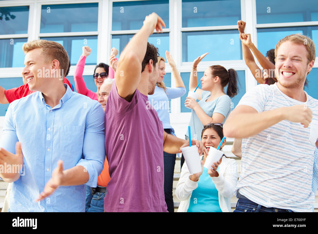 Cheering men women hi-res stock photography and images - Alamy