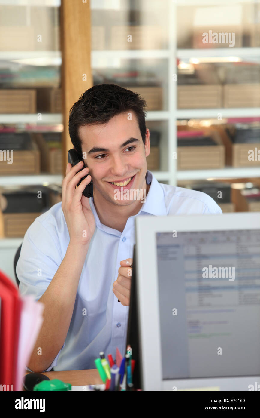 Male office worker speaking to customer on the telephone Stock Photo ...