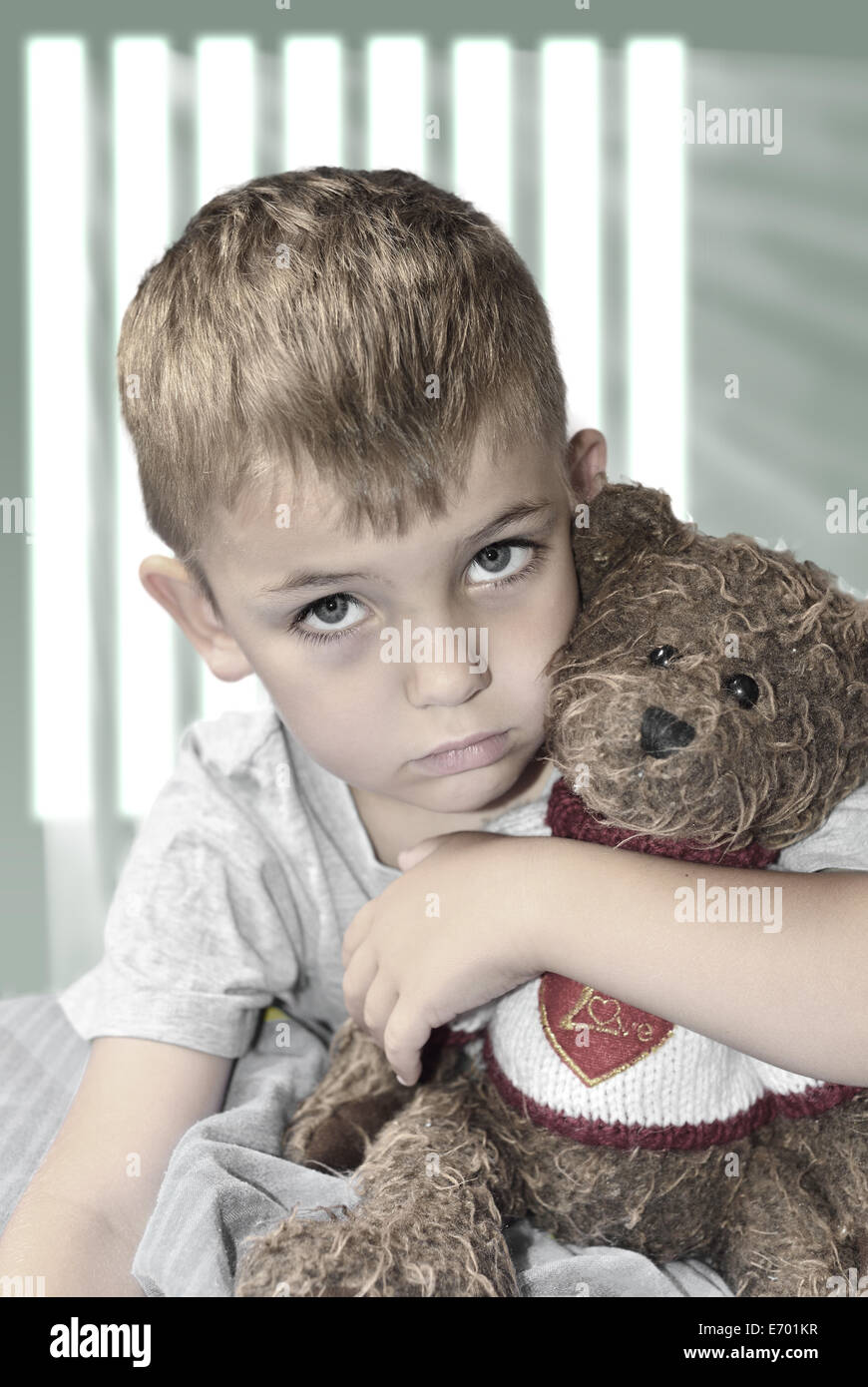 Lonely boy hi-res stock photography and images - Alamy