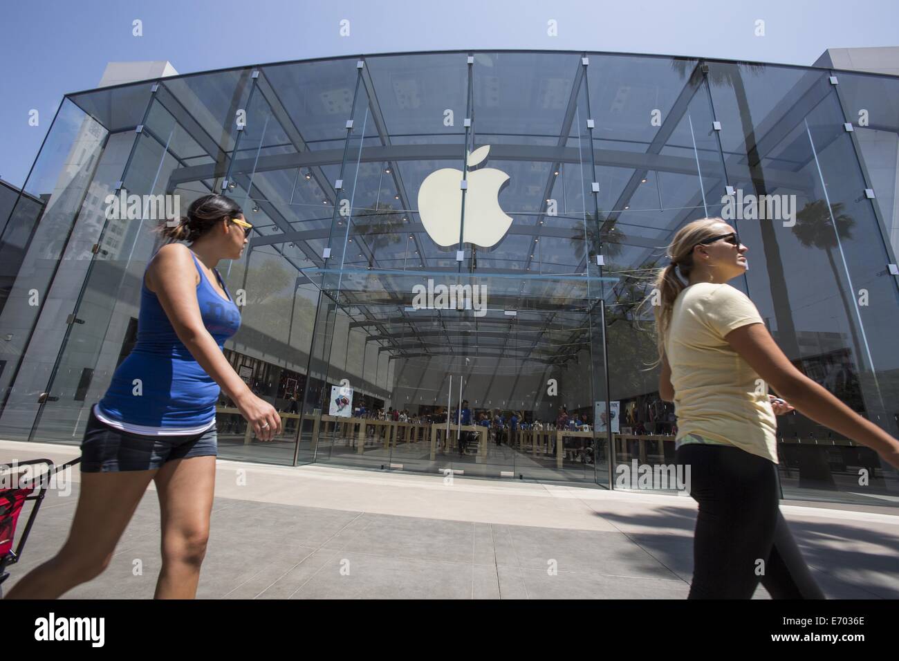 Los Angeles, California, USA. 6th Aug, 2014. The Apple Store at 1415 ...