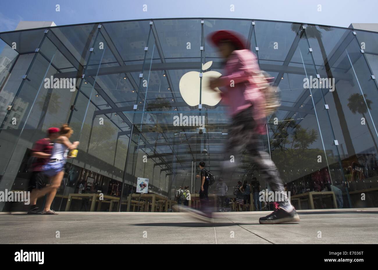 Los Angeles, California, USA. 6th Aug, 2014. The Apple Store at 1415 ...