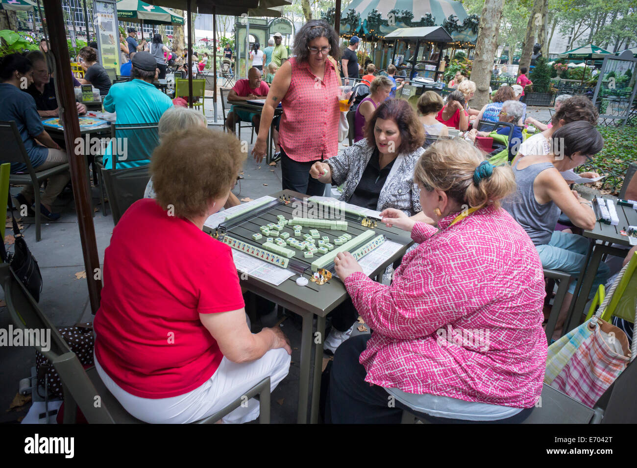 Mahjongg fans gather in Bryant Park in New York for a marathon of ...