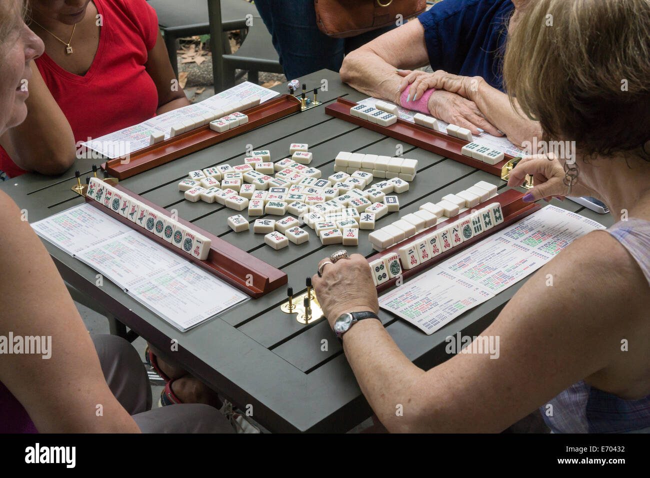 Mahjongg fans gather in Bryant Park in New York for a marathon of ...