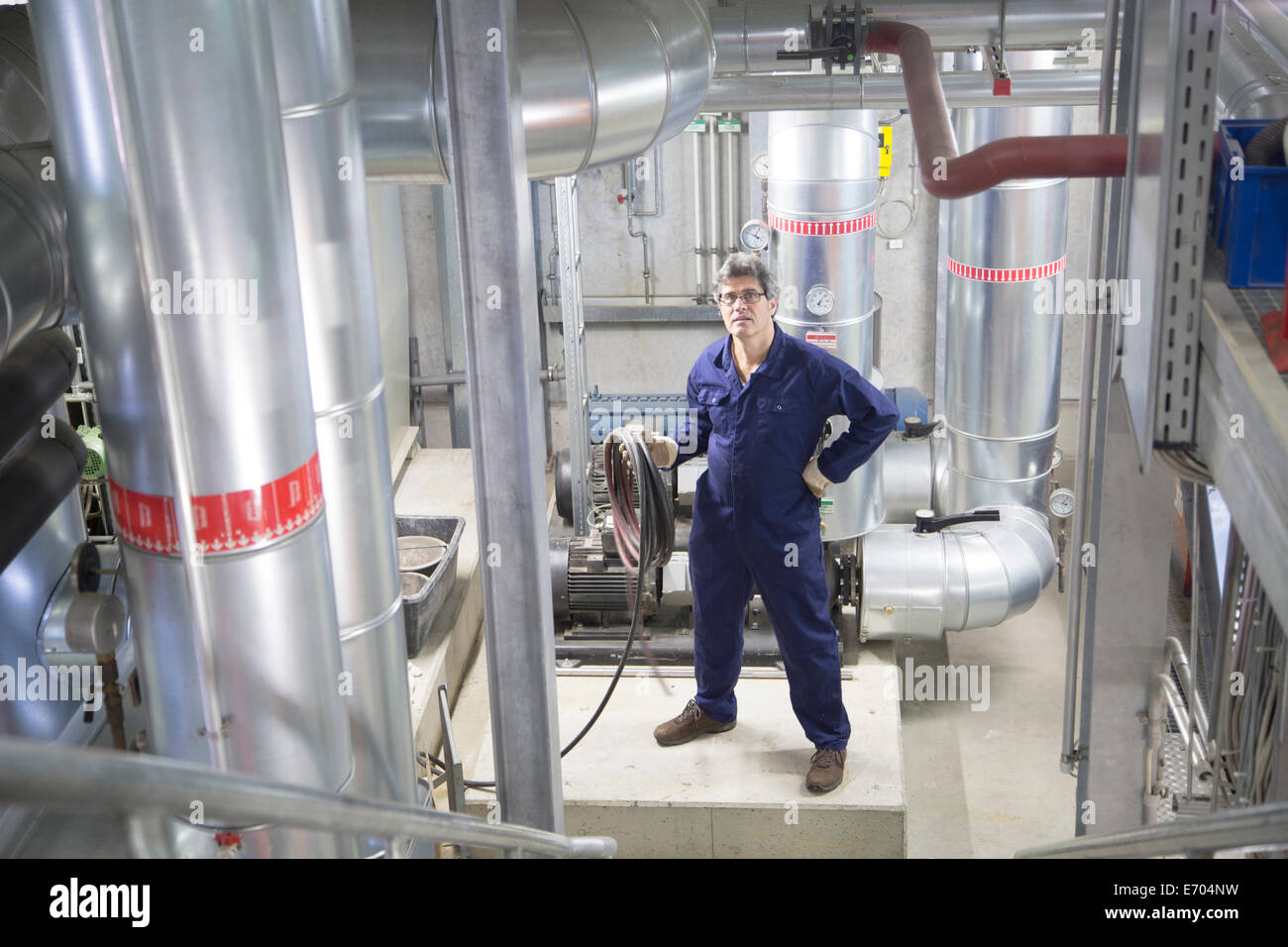 Portrait of an engineer in power station Stock Photo - Alamy