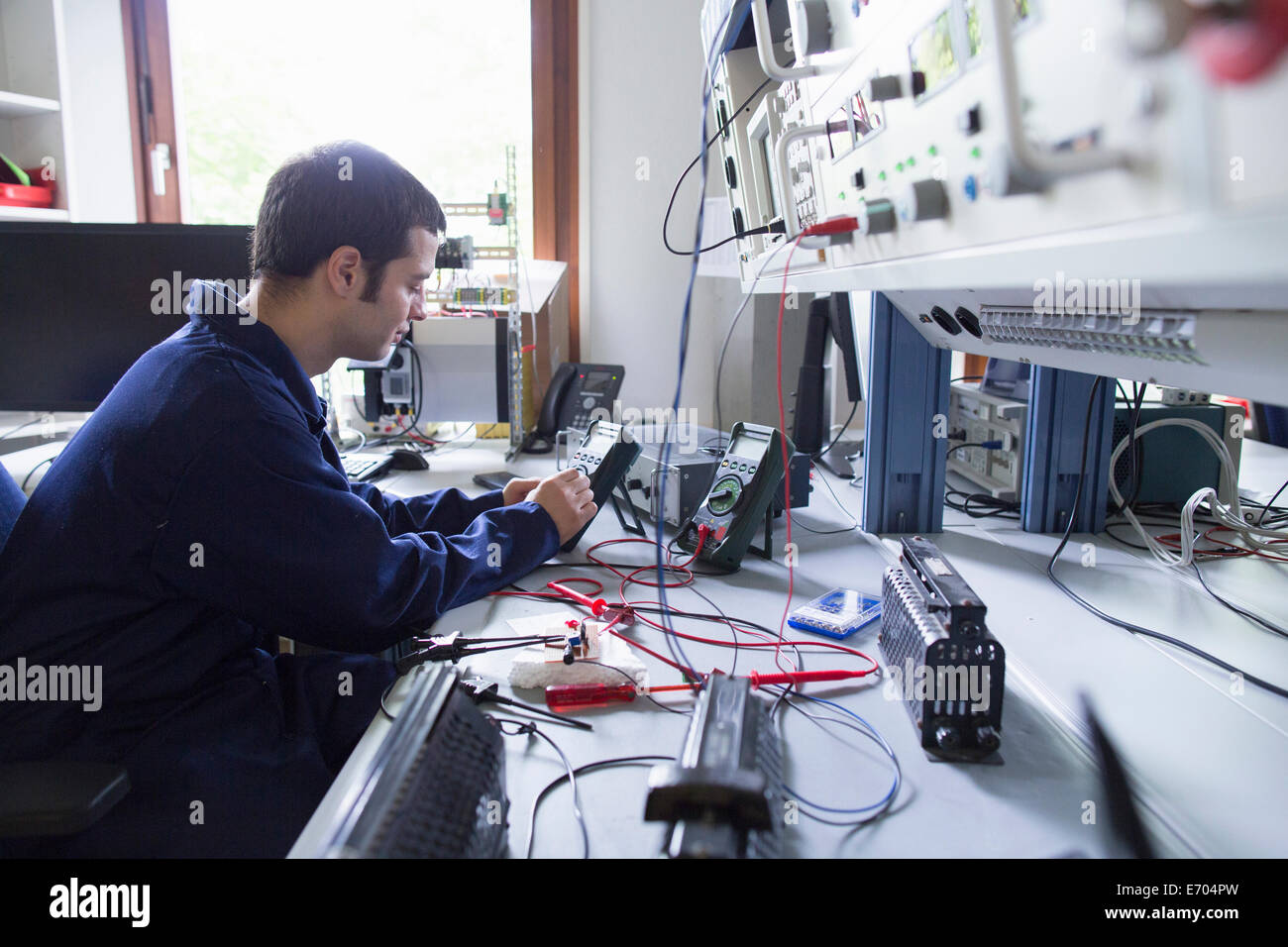 Electronic stands hi-res stock photography and images - Alamy
