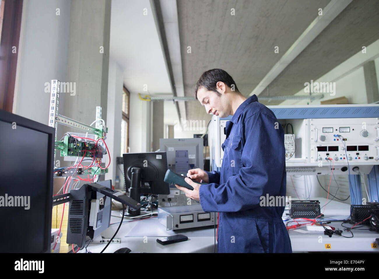Electrician workshop hi-res stock photography and images - Alamy