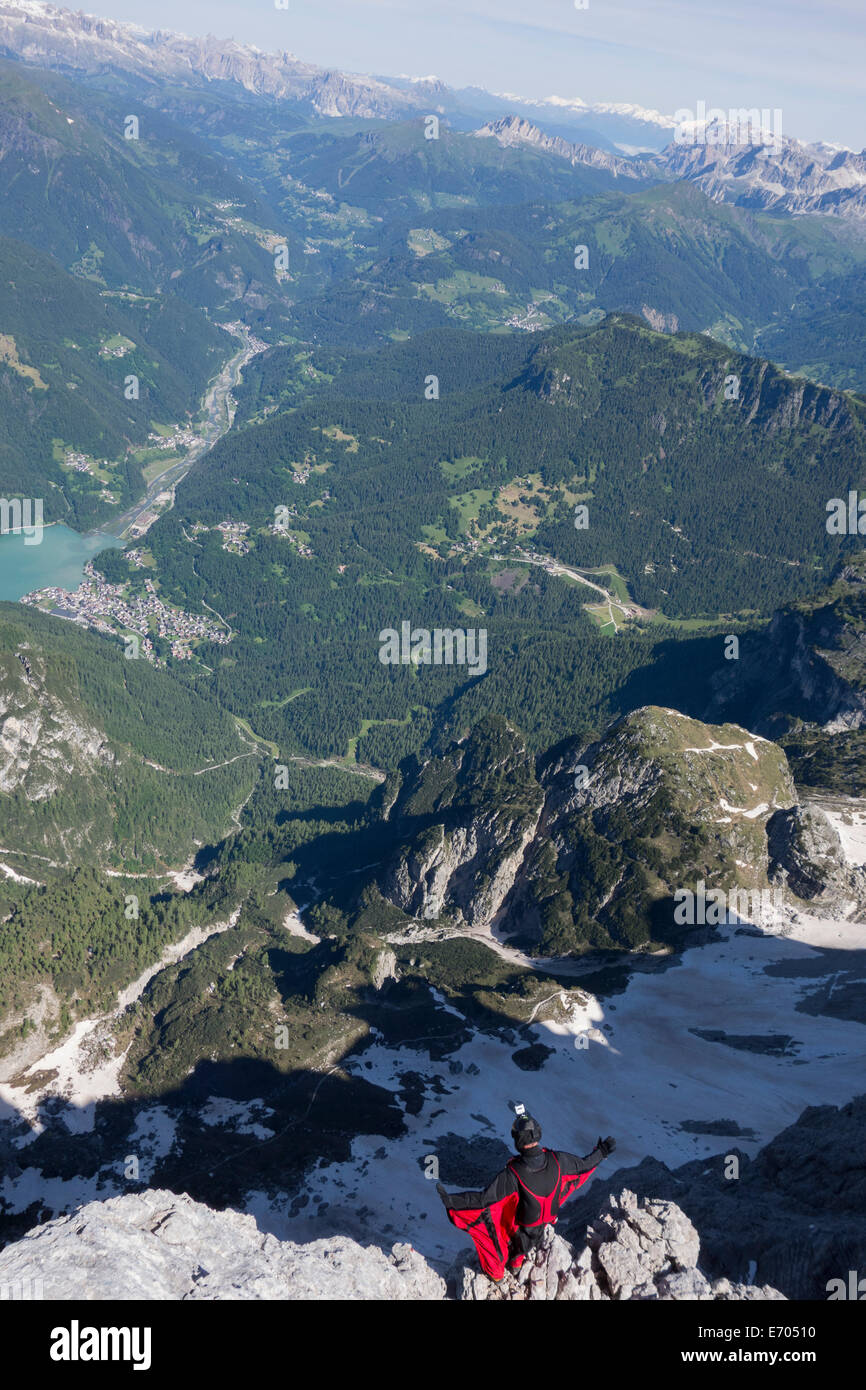 Male BASE jumper on mountain edge, Alleghe, Dolomites, Italy Stock ...