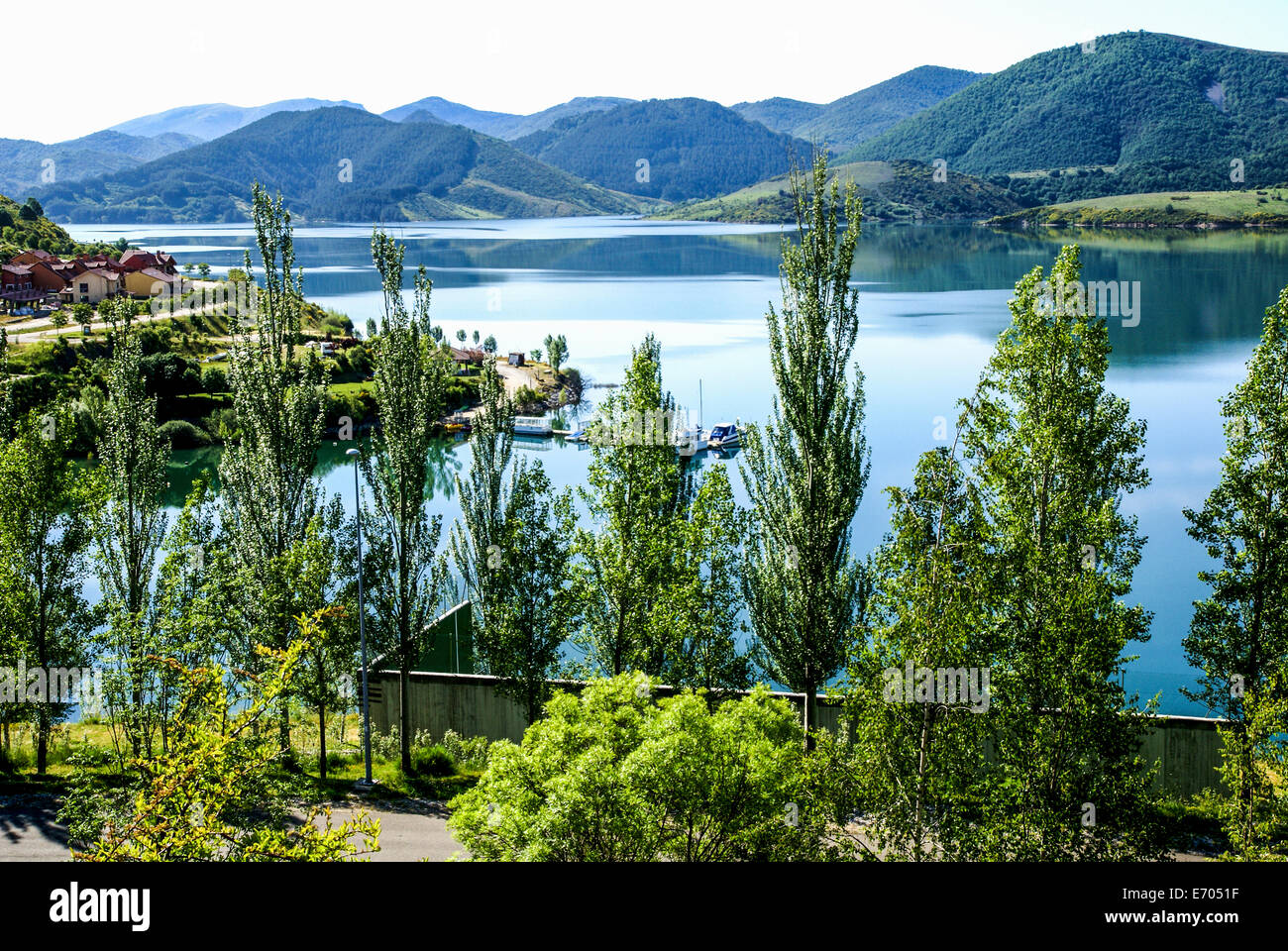 Riano dam hi-res stock photography and images - Alamy