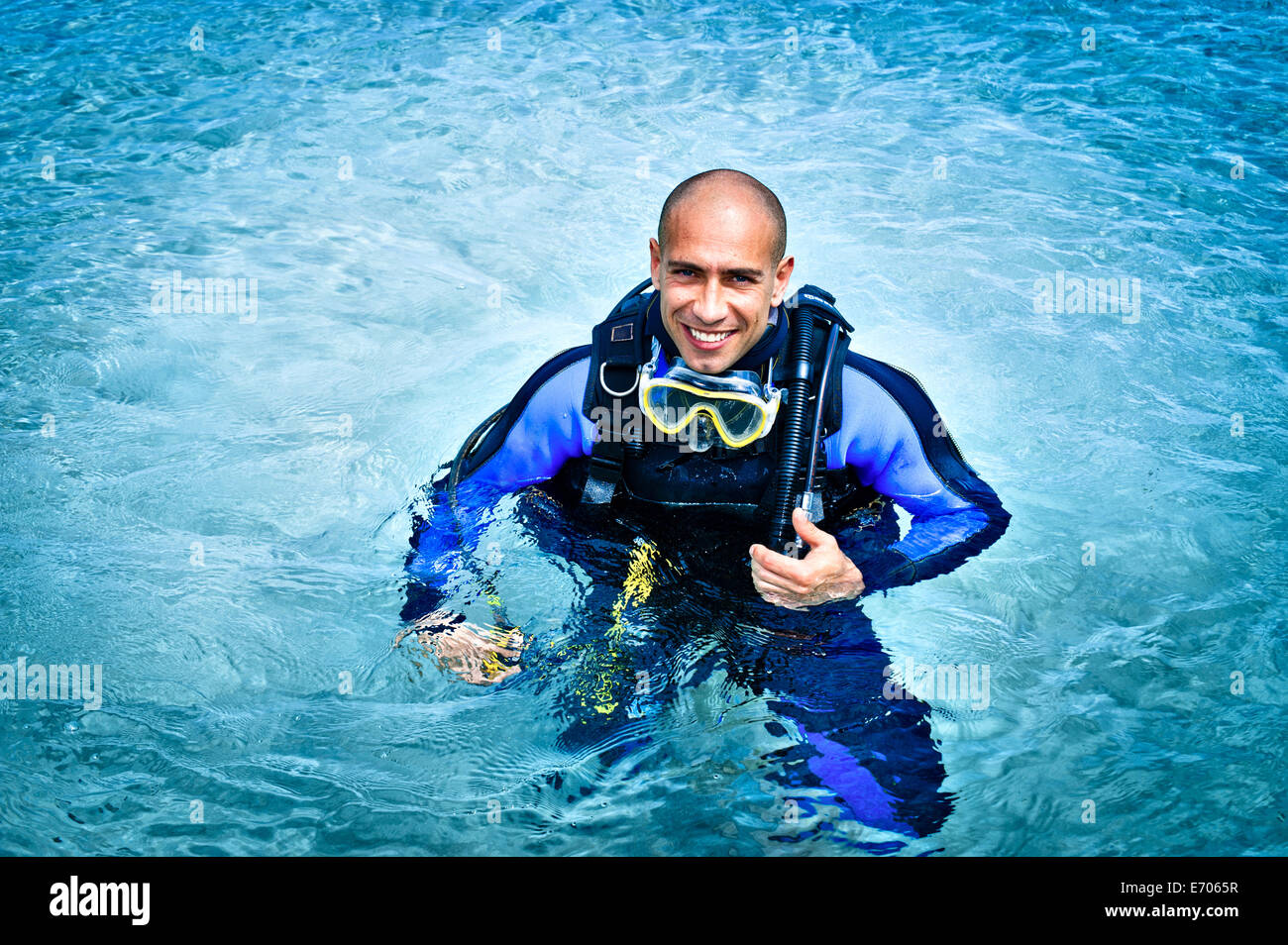 Male scuba diver hi-res stock photography and images - Alamy