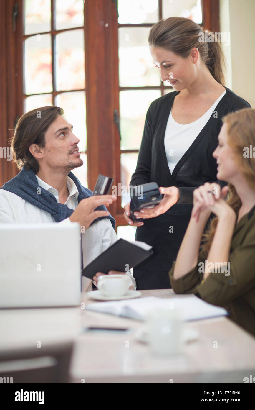 Woman group people paying bill hi-res stock photography and images - Alamy