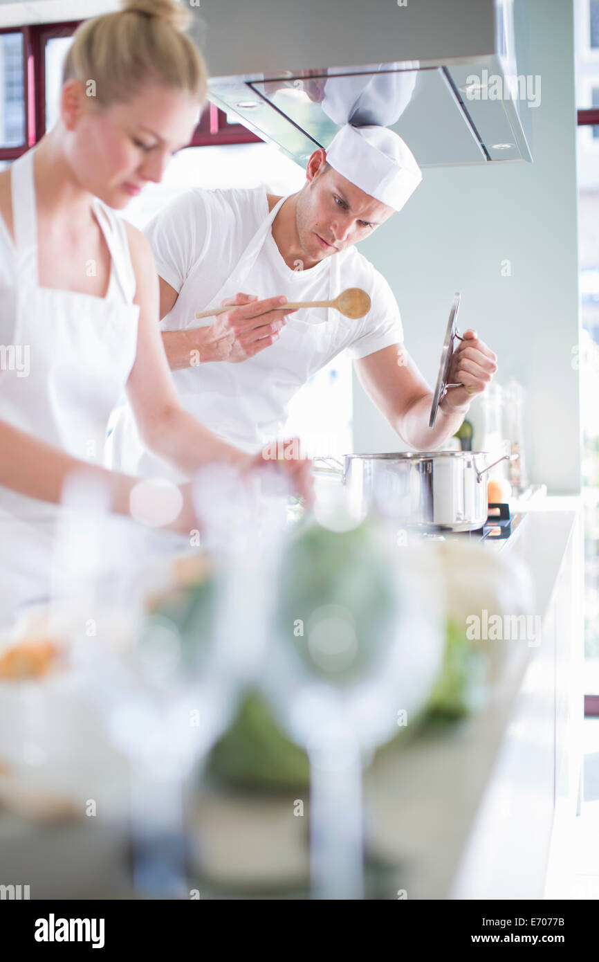Chefs cooking hi-res stock photography and images - Alamy