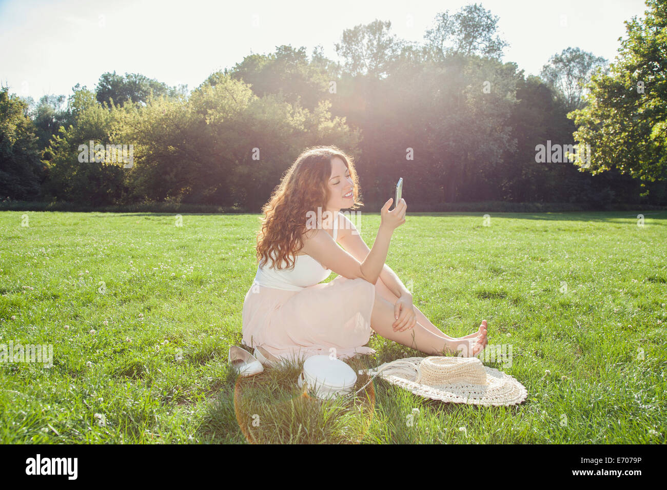 Woman summer sitting grass hi-res stock photography and images - Alamy