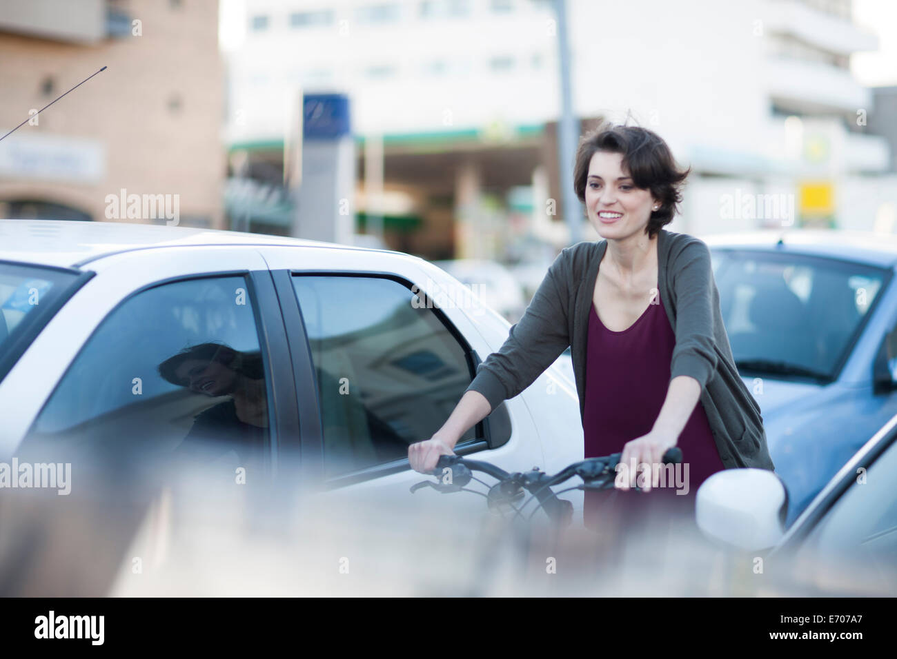 Young female cyclist commuting through city traffic jam Stock Photo - Alamy
