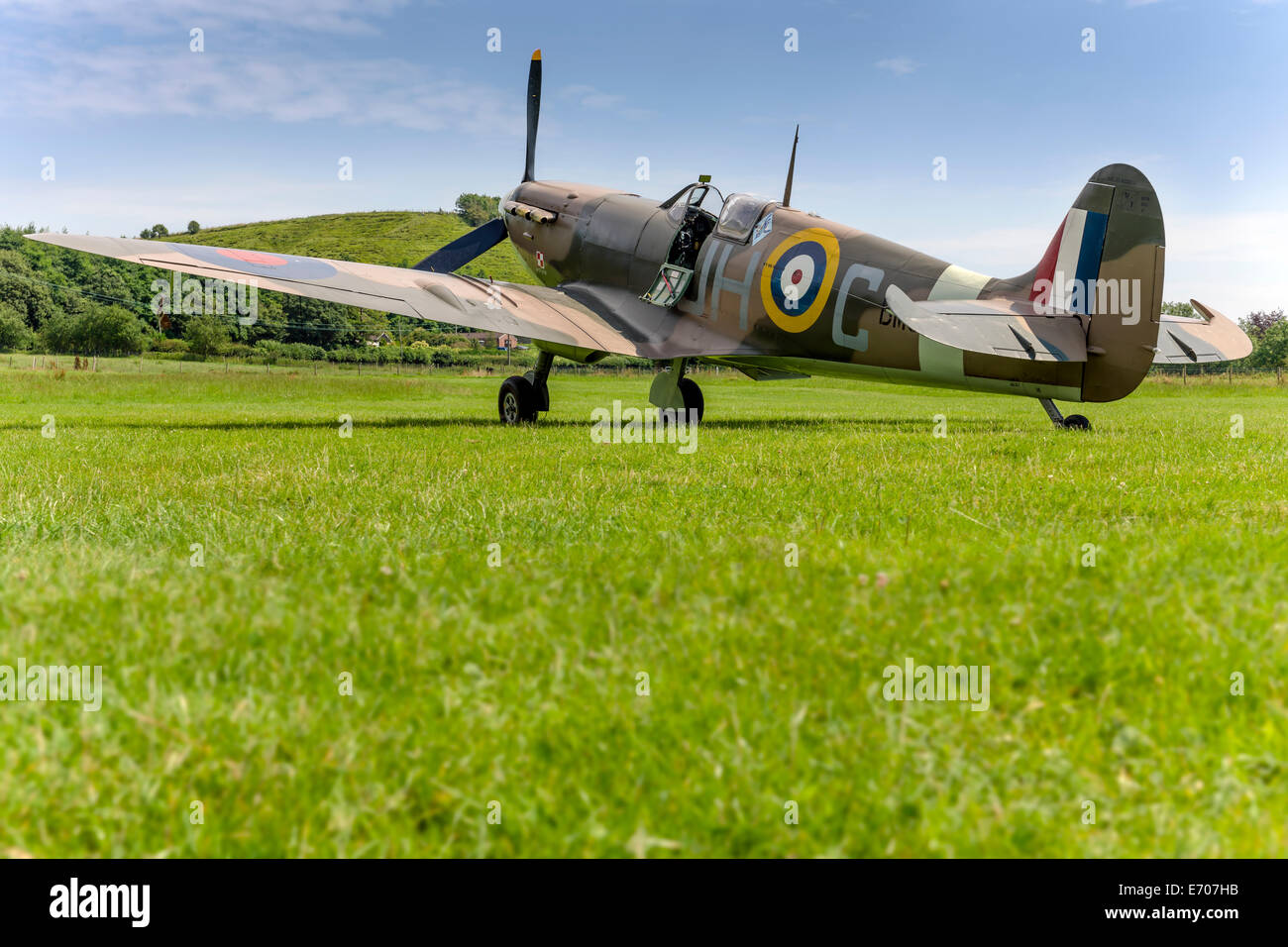 Vickers Supermarine Spitfire MK VB G-MKVB Stock Photo - Alamy