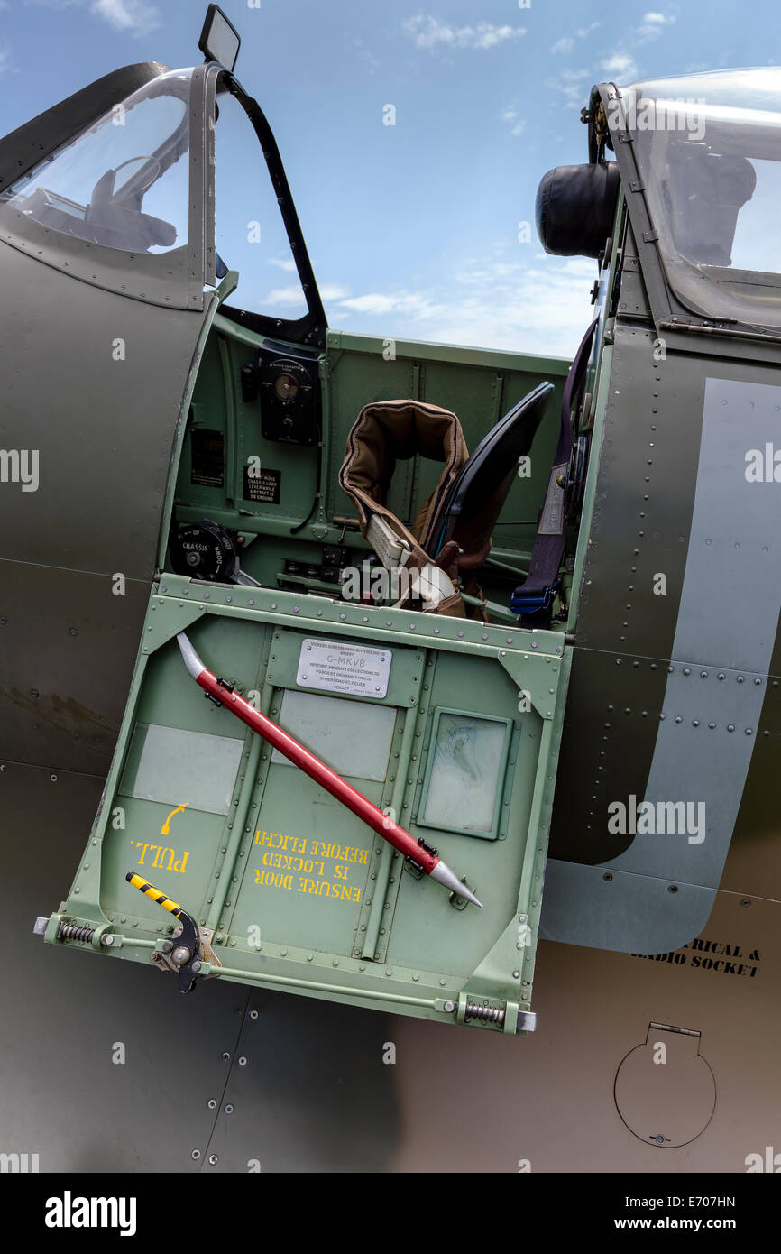 Vickers Supermarine Spitfire MK VB G-MKVB Stock Photo - Alamy