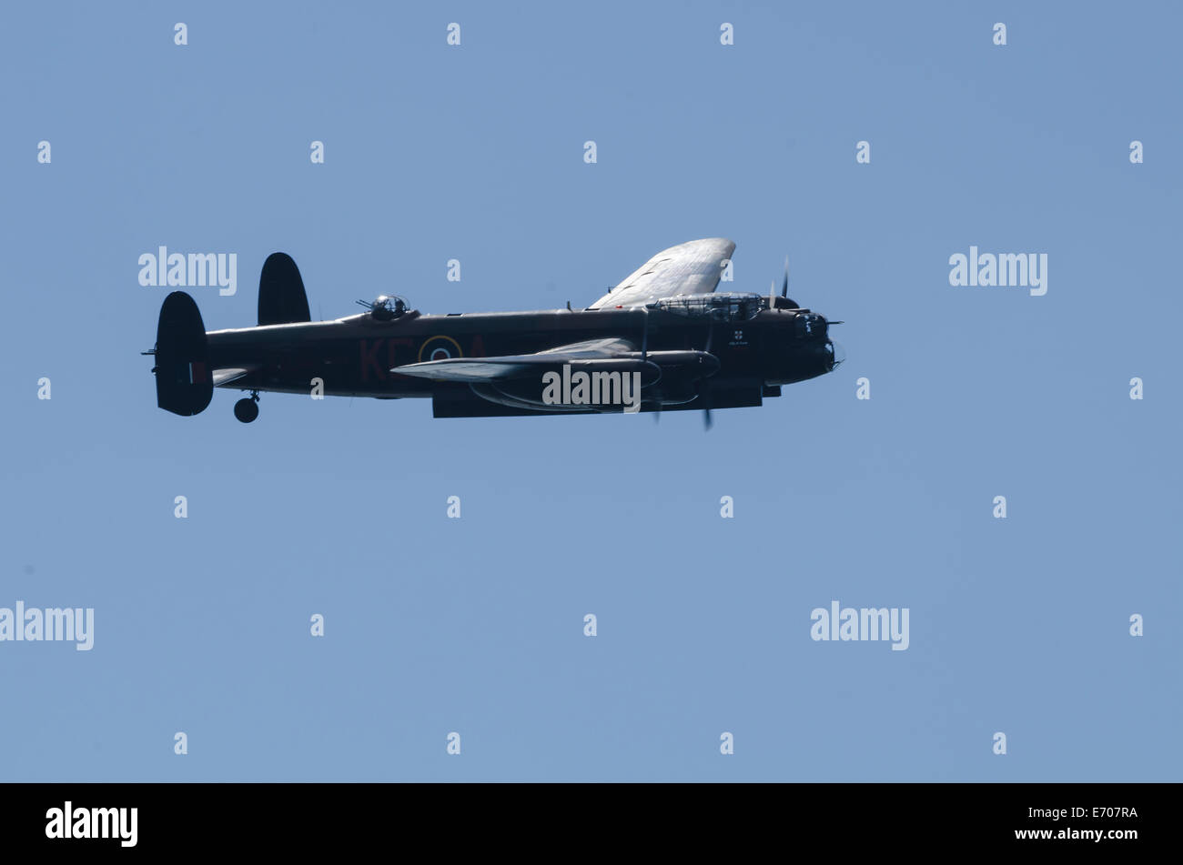 Avro lancaster bomber ww2 hi-res stock photography and images - Alamy