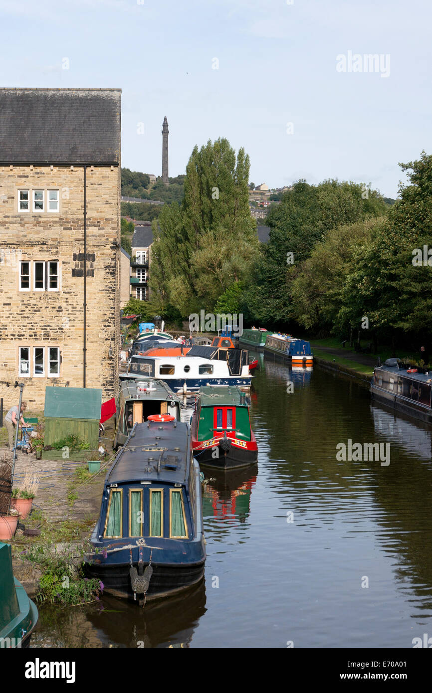The wharf boats hi-res stock photography and images - Alamy