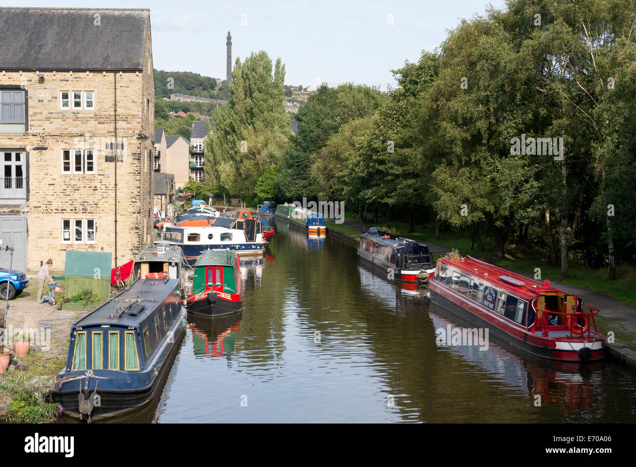 The wharf boats hi-res stock photography and images - Alamy