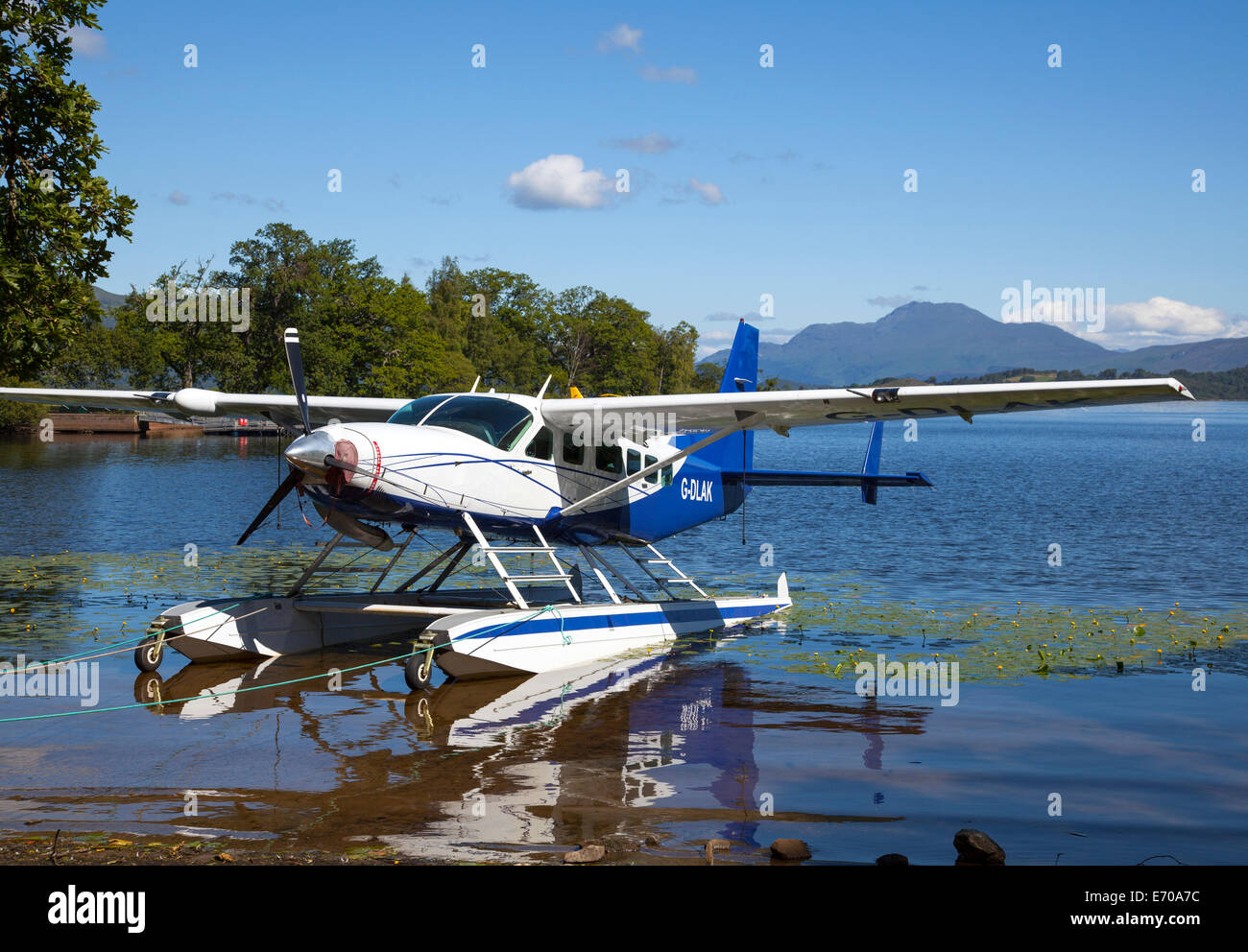 Float plane airplane hi-res stock photography and images - Alamy