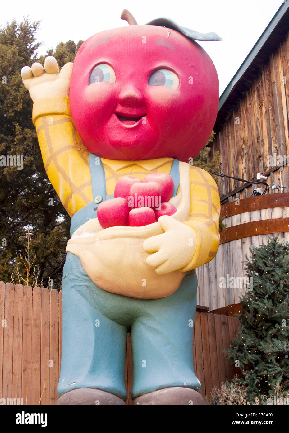 Big apple roadside landmark hi-res stock photography and images - Alamy