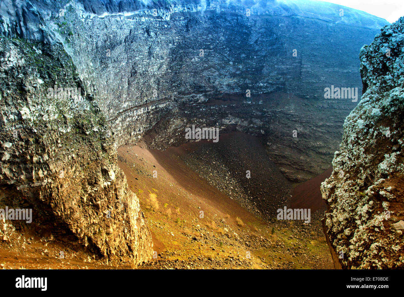 Vesuvio Volcano crater Stock Photo - Alamy